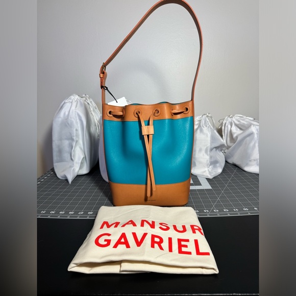 Mansur Gavriel | Bags | Nwt Mansur Gavriel Block Bucket Bag Leather ...